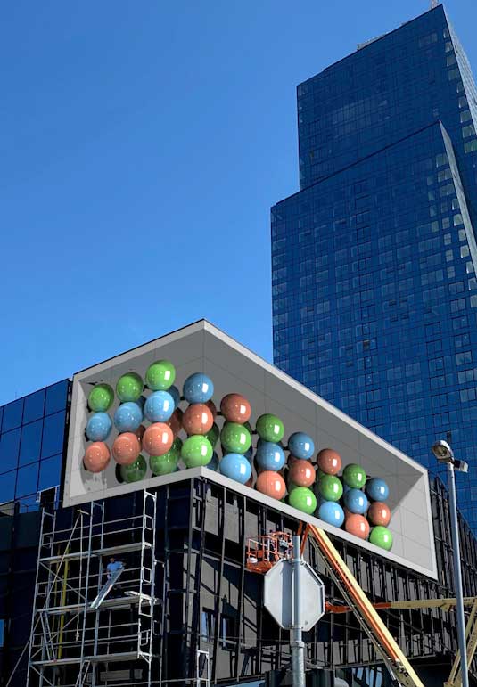 Why Choose Outdoor Naked Eye 3D LED Large Screen Display